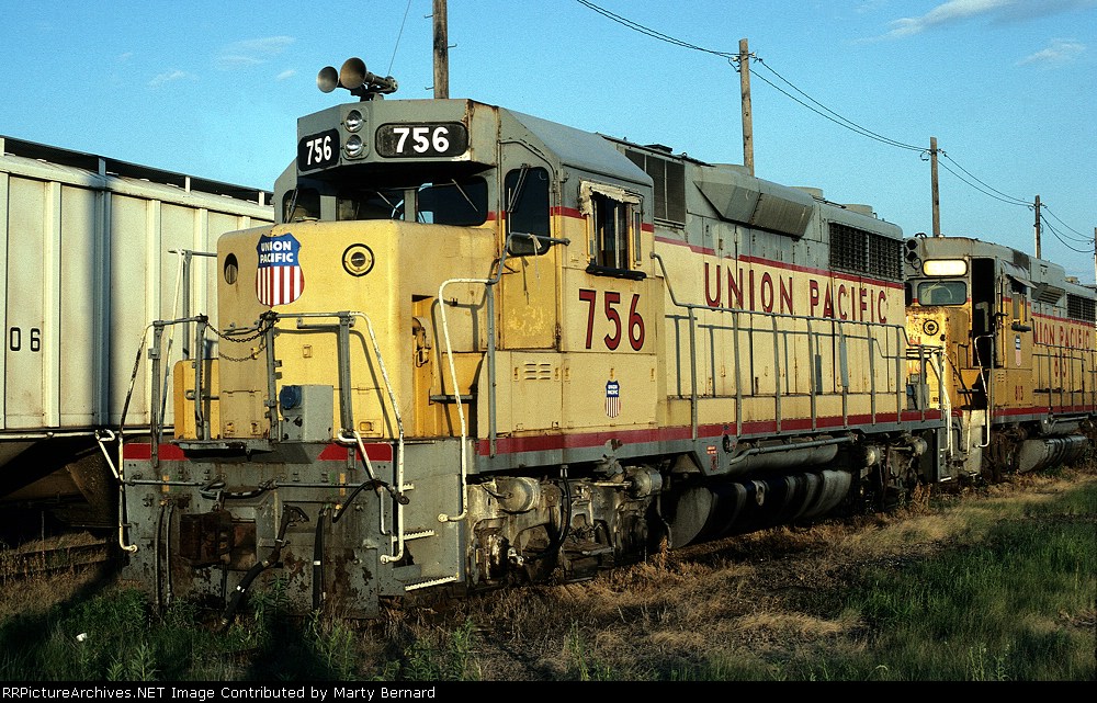 Retired UP 756 and 813